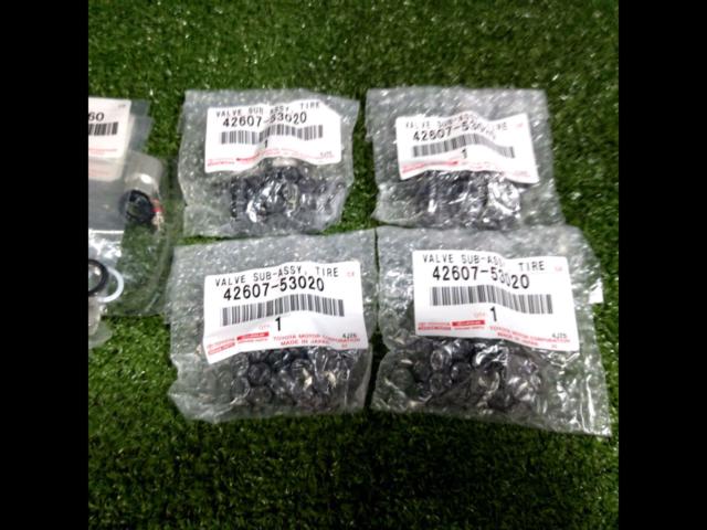 LEUXS 純正空気圧センサー+フィッティングキット【42607-53020/04423-33060】 | カー用品 タイヤホイール関連 その ...