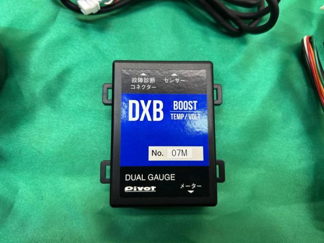 Pivot DUAL GAUGE DXB ブースト計 | カー用品 メーター系 メーターを通販で購入する | 中古カー＆バイク用品の販売ならアップガレージ