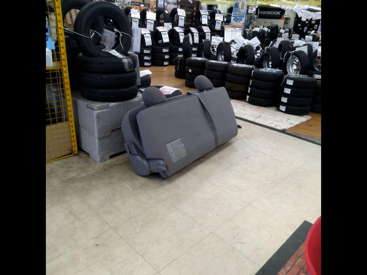 トヨタ 200系ハイエース スーパーGL(S-GL) 純正セカンドシート(2列目シート) | カー用品 シート その他シート関連を通販で購入する | 中古カー＆バイク用品の販売ならアップガレージ