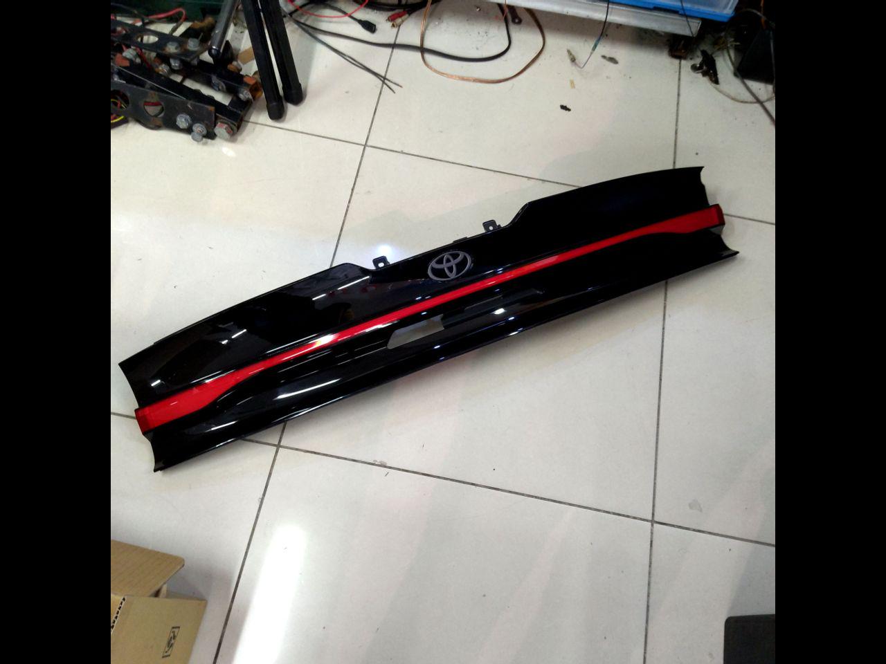 TOYOTA プリウス/ZVW60純正テールゲートガーニッシュ【81580-47090】 | カー用品 ボディパーツ その他ボディパーツを通販 ...