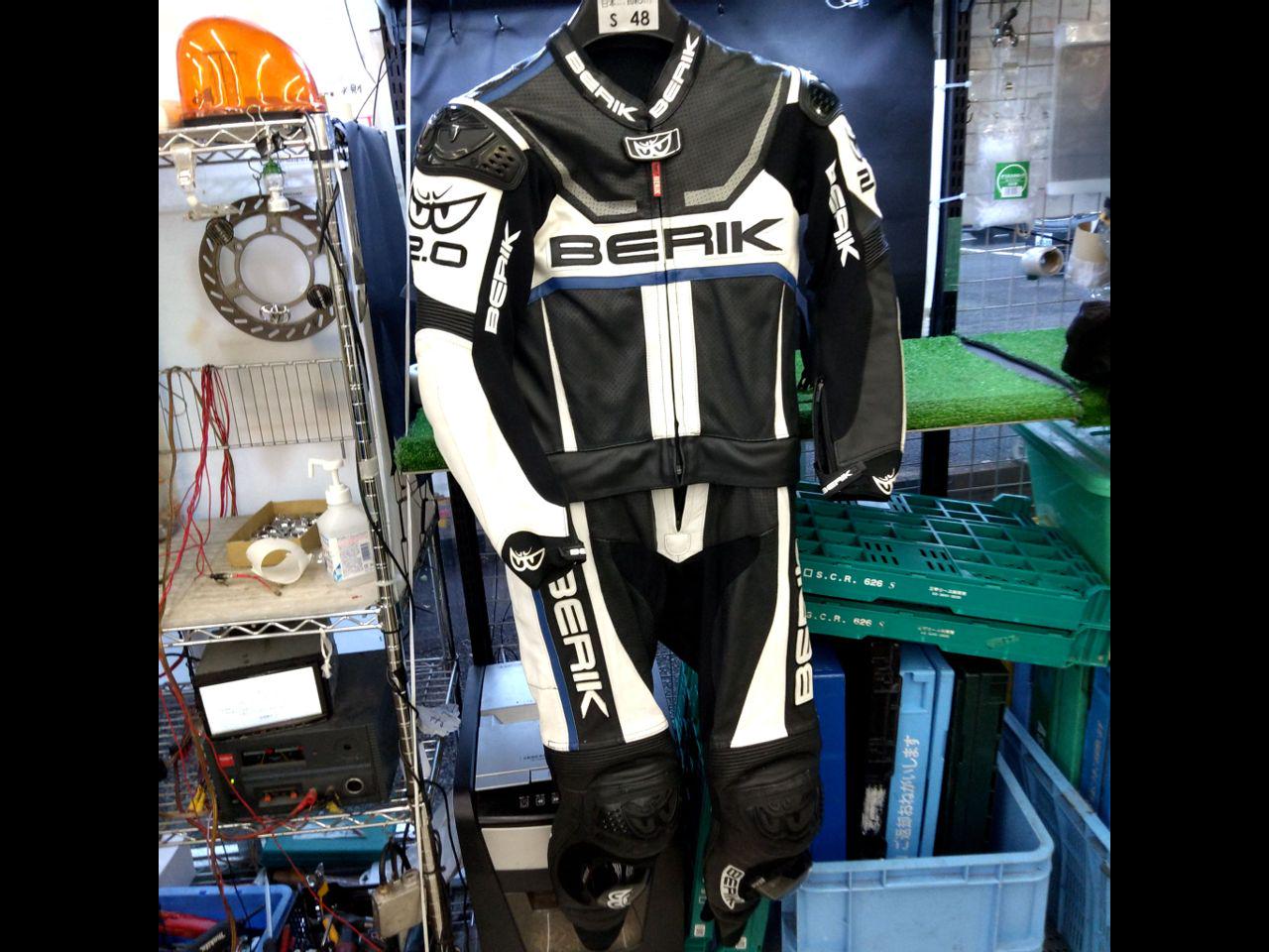 サイズS BERIK(ベリック)レーシングスーツ RACE-DEP 2.0 | バイク用品 ウエア レーシングスーツ(二輪)を通販で購入する | 中古カー＆バイク用品の販売ならアップガレージ
