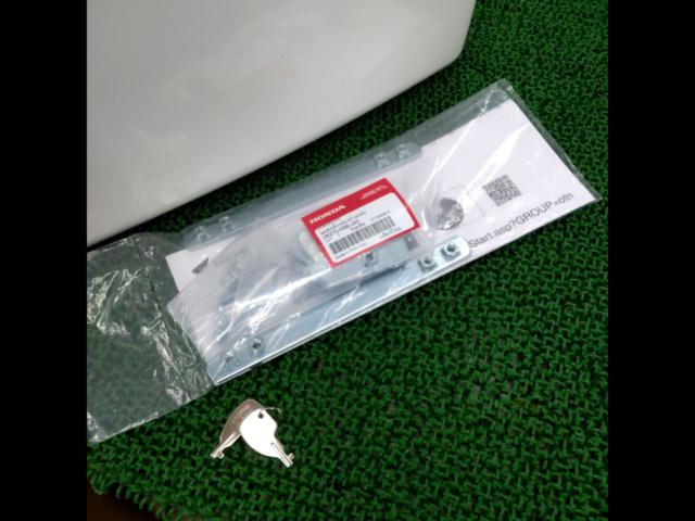 【HONDA】ビジネスボックス ホワイト:簡易ロックタイプ ステー付 スーパーカブ50 90 110 CT125 | 新古品 | アップガレージ ライダース北戸田店 | バイク用品 ツーリング ...