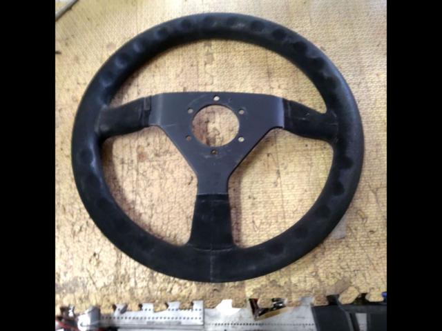 【MOMO】MOD.69 ブラックスエード | カー用品 インテリア ステアリングを通販で購入する | 中古カー＆バイク用品の販売ならアップガレージ