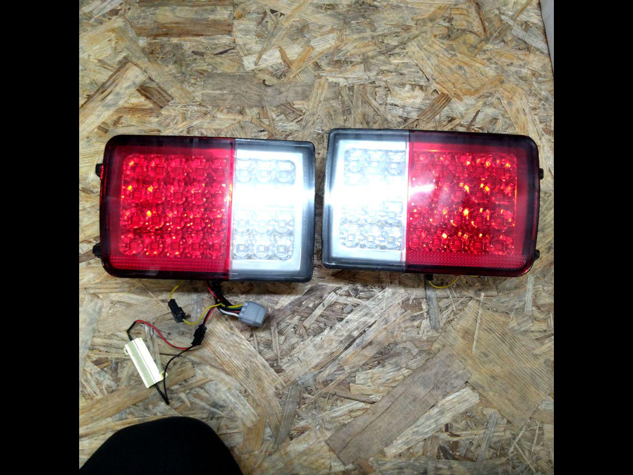 ノーブランドフルLEDテールレンズ【エブリィ DA17系】 | カー用品 ボディパーツ テールレンズを通販で購入する | 中古カー＆バイク用品の販売ならアップガレージ