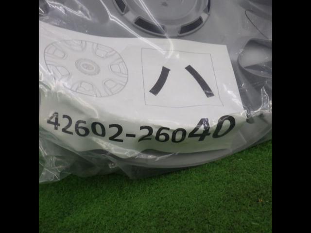 トヨタ純正 ハイエース4型純正ホイールキャップ【42602-26040】 | 新古品 | アップガレージ 沼津店 | カー用品 タイヤホイール ...