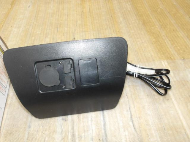 YAC フロントコンソール電源BOX SY-P1 | カー用品 インテリア その他インテリアを通販で購入する | 中古カー＆バイク用品の販売ならアップガレージ