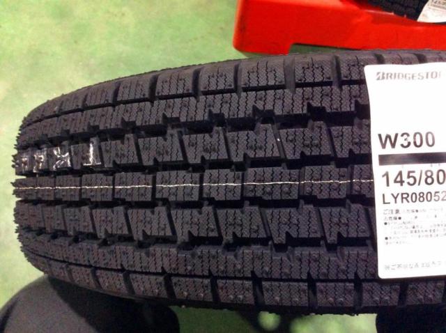 スズキ キャリー純正スチール + BRIDGESTONE(ブリヂストン) W300 145/80R12 80/78N LT (145R12 6PR同等)★タイヤは新品!軽トラ/軽バン | カー ...
