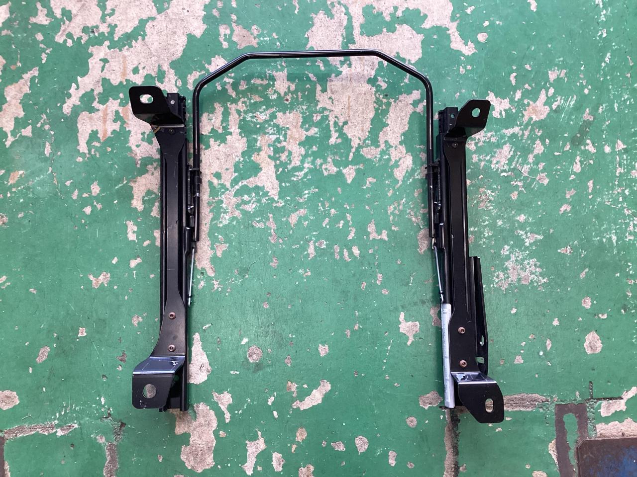 【RECARO】シビック FK7/FK8 シートレール 運転席側 | カー用品 シート シートレール(レカロ)を通販で購入する | 中古カー ...