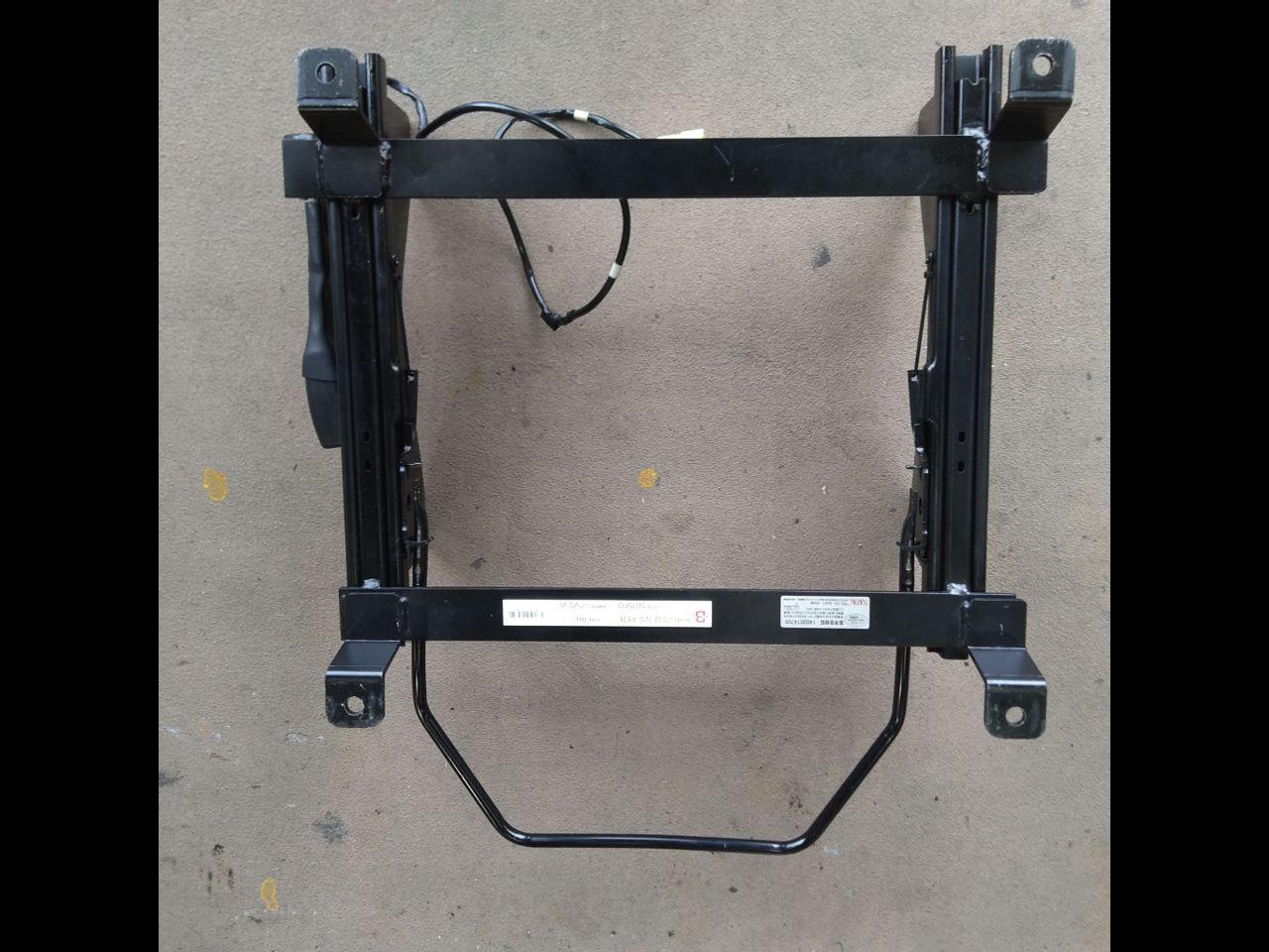 BRIDE FO-TYPE フルバケット用シートレール 運転席側 | カー用品 シート シートレール(ブリッド)を通販で購入する | 中古カー＆バイク用品の販売ならアップガレージ