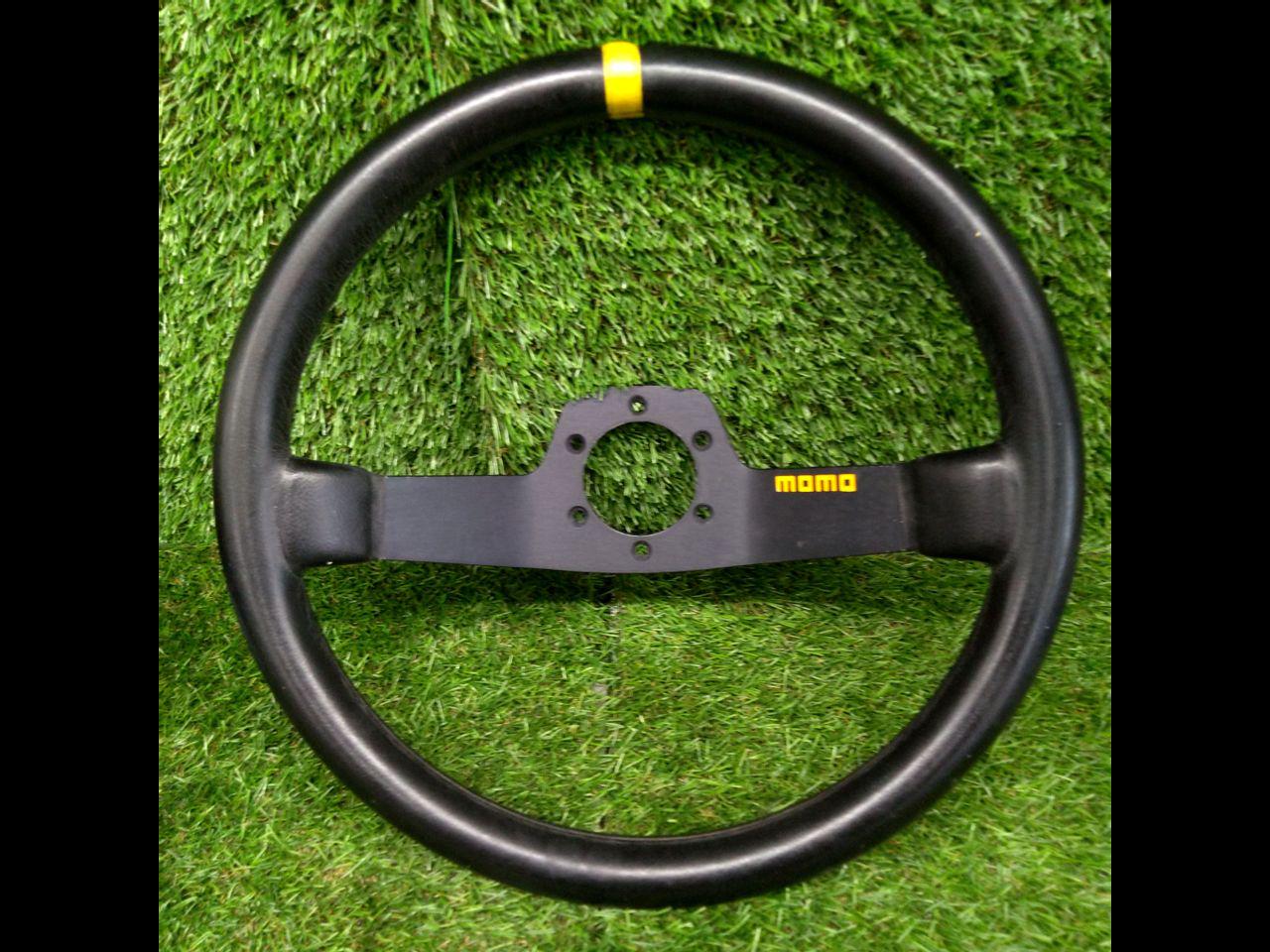 MOMO MOD.02 モデル02 | カー用品 インテリア ステアリングを通販で購入する | 中古カー＆バイク用品の販売ならアップガレージ