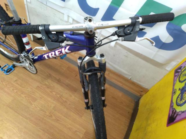 TREK 6000 26×1.95 3×8s アルミフレームキッズマウンテンバイク ブルー | 子ども用自転車を通販で購入する | 中古自転車・自転車パーツを購入するならアップガレージ