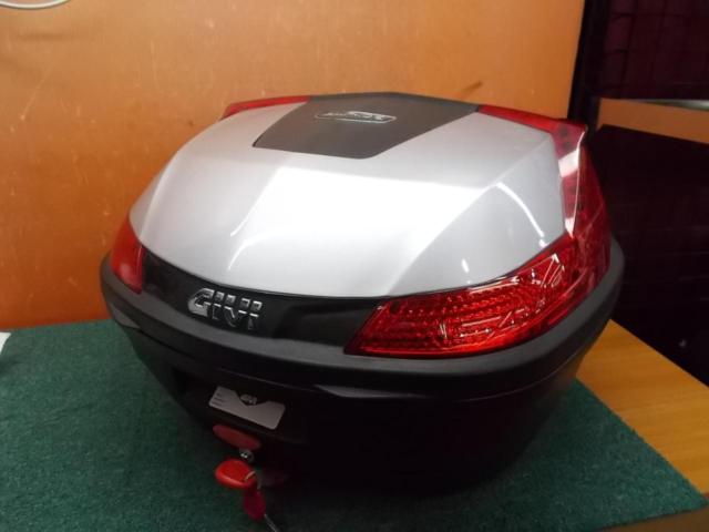 GIVI(ジビ) B37 BLADE モノロックリアボックス 汎用 | バイク用品 ツーリング用品 BOX(二輪)を通販で購入する | 中古カー＆バイク用品の販売ならアップガレージ