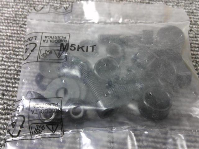 GIVI(ジビ) M5M プレートセット(モノロックタイプ) 90110 | バイク用品 ツーリング用品 BOX(二輪)を通販で購入する ...