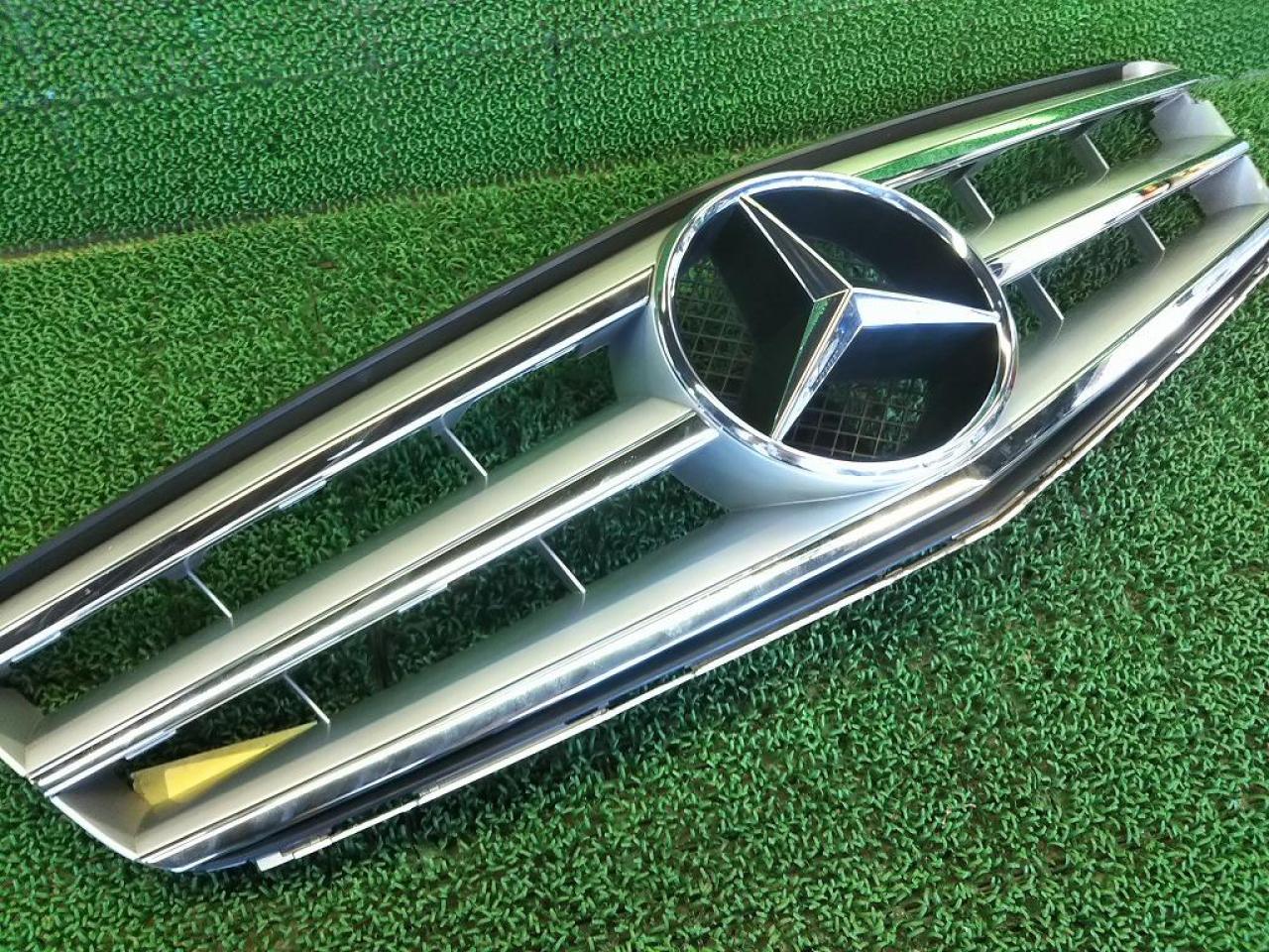 Mercedes-Benz「メルセデスベンツ」 Cクラス W204 純正 フロントグリル A204 880 00 23 | カー用品 ボディ ...