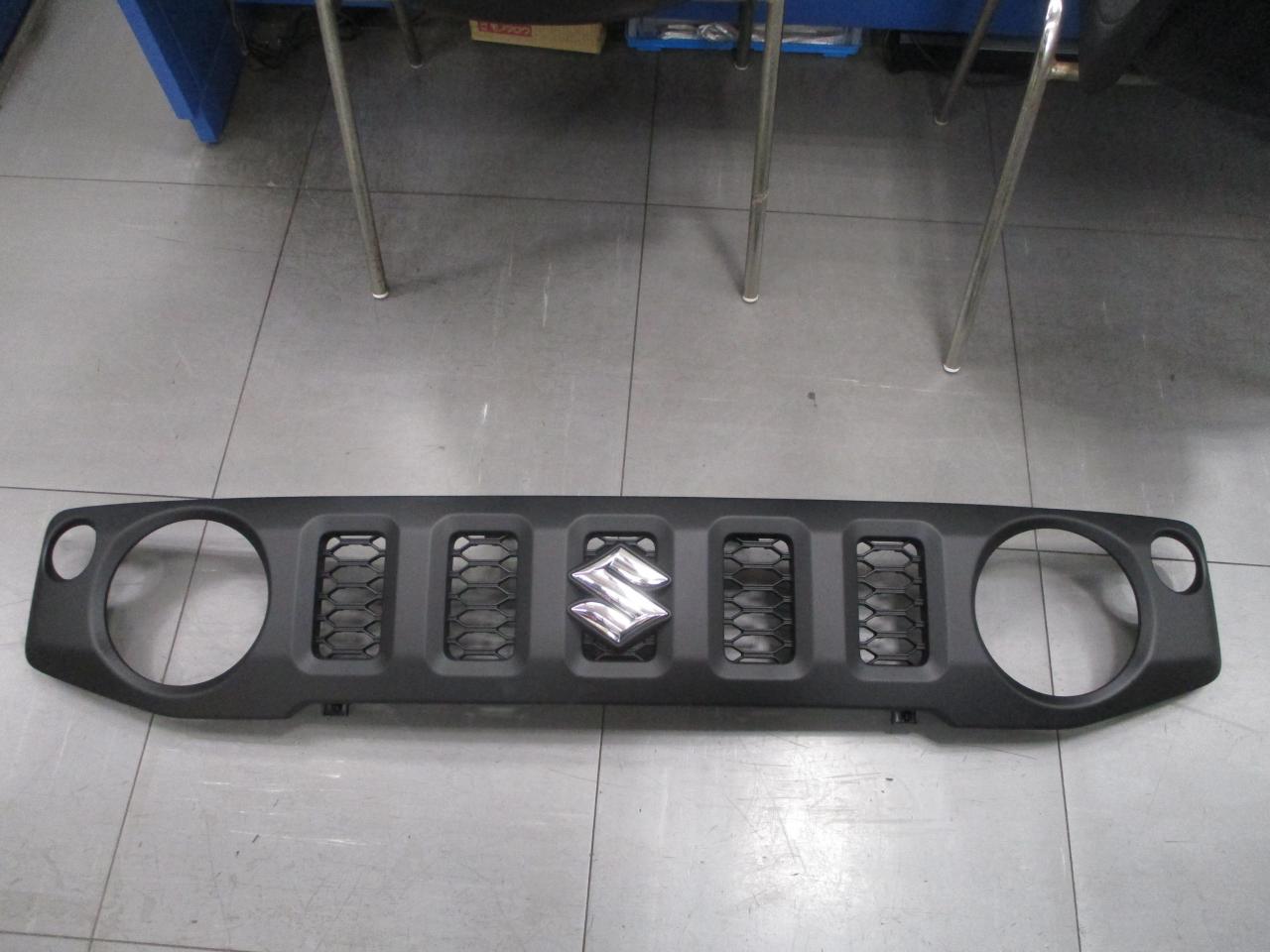 スズキ純正(SUZUKI) ジムニーシエラ/JB64W/74W 純正フロントグリル | 中古品 | アップガレージ 小田原東インター店 | カー用品 ボディパーツ グリルを通販で購入する ...