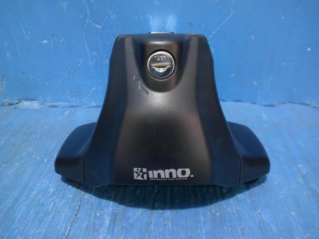 INNO XS250BK エアロベースステー スムースルーフ用 スルータイプ | 中古品 | アップガレージ 川越インター店 | カー用品 キャリアを通販で購入する | 中古カー＆バイク用品の ...