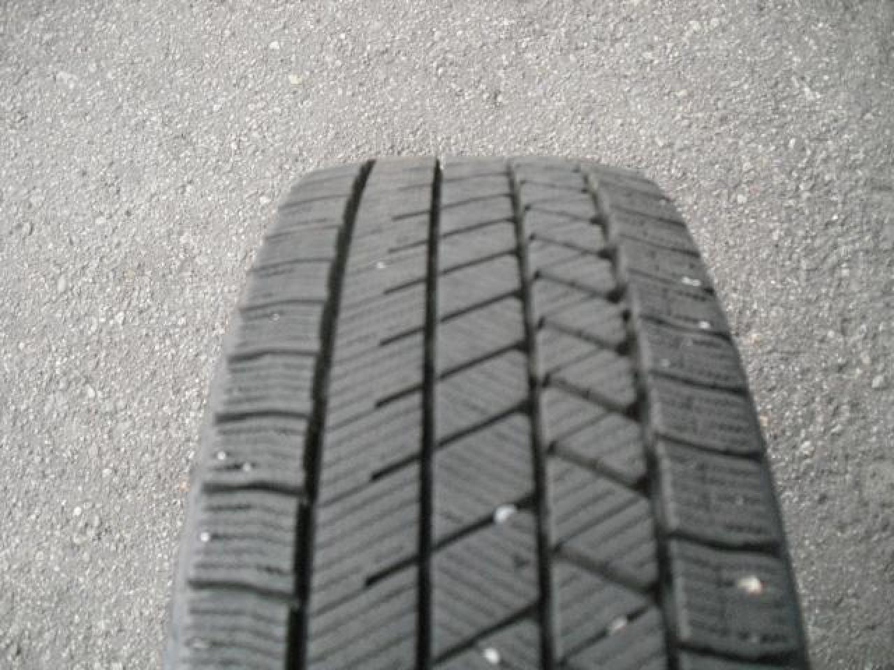 【H倉庫】BRIDGESTONE BLIZZAK VRX3 | カー用品 スタッドレスタイヤ 15インチスタッドレスタイヤを通販で購入する | 中古カー＆バイク用品の販売ならアップガレージ