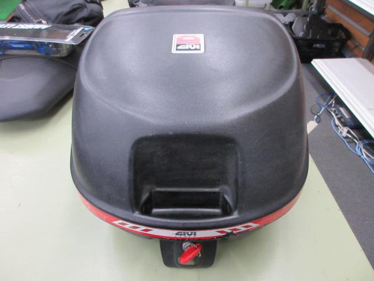 【GIVI】モノロックケース MICRO E26N 未塗装ブラック 26L | バイク用品 ツーリング用品 BOX(二輪)を通販で購入する | 中古カー＆バイク用品の販売ならアップガレージ