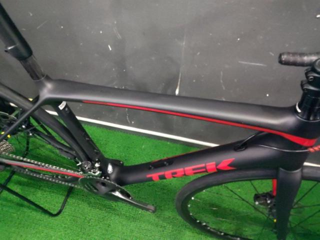 2大特価 TREK EMONDA SL5 2020年モデル 700×25C 2×11S アルミフレームロードバイク ブラック×レッド ...