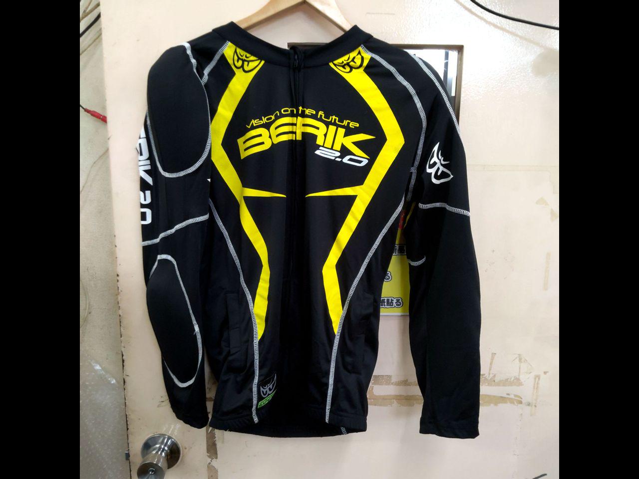 【56】BERIK 2.0 インナープロテクター | バイク用品 ウエア その他ウエア(二輪)を通販で購入する | 中古カー＆バイク用品の販売ならアップガレージ