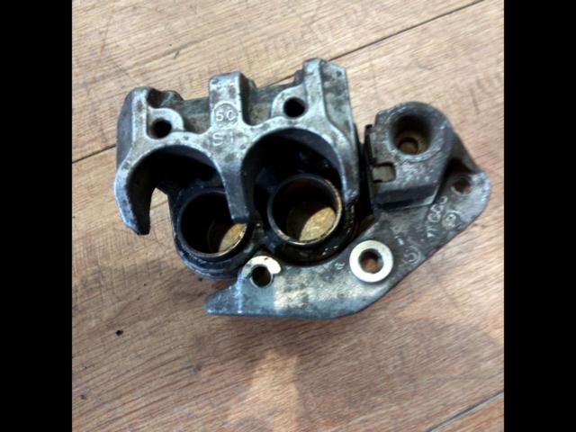 YAMAHA SR400/3HT 純正フロントキャリパー | 中古品 | アップガレージ 相模原中央店 | バイク用品 ブレーキ キャリパー ...