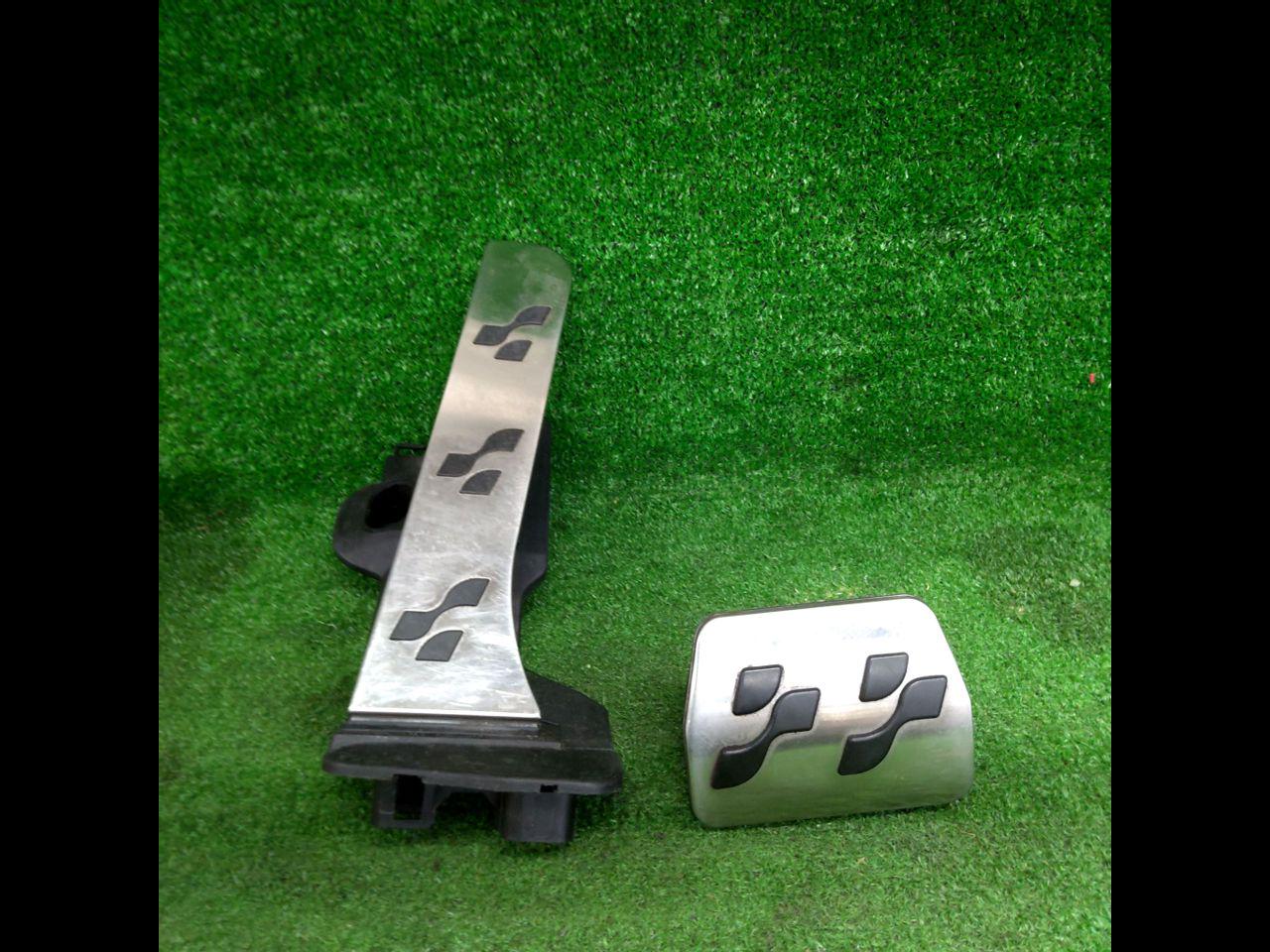 Volkswagen Golf 5 Valiant Genuine footrest *Stay is broken | Used ...