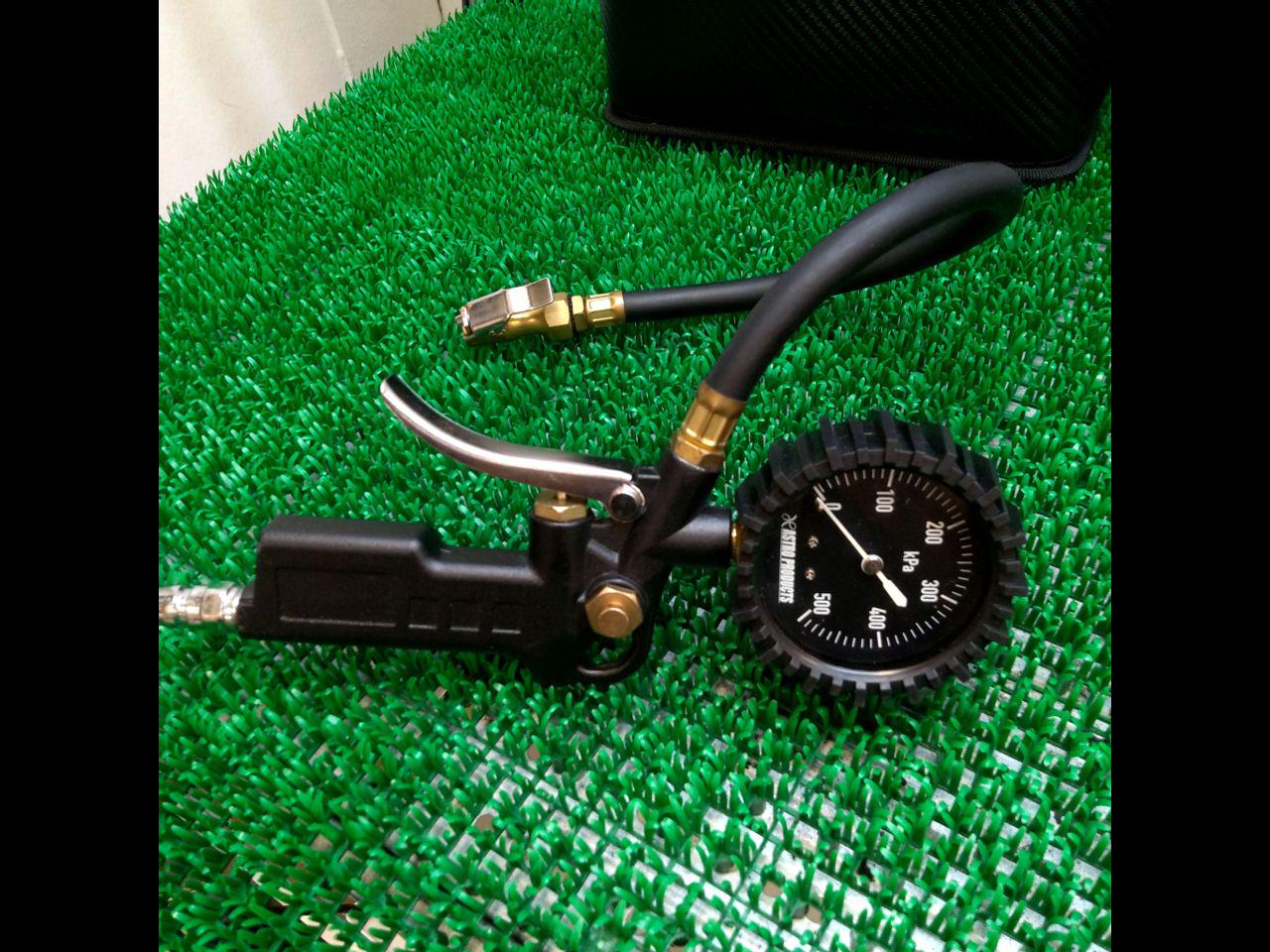 ASTRO PRODUCTS エアタイヤゲージ蓄光タイプ TG102 | 中古品 | アップガレージ 東名川崎店 | カー用品 メンテナンス ...