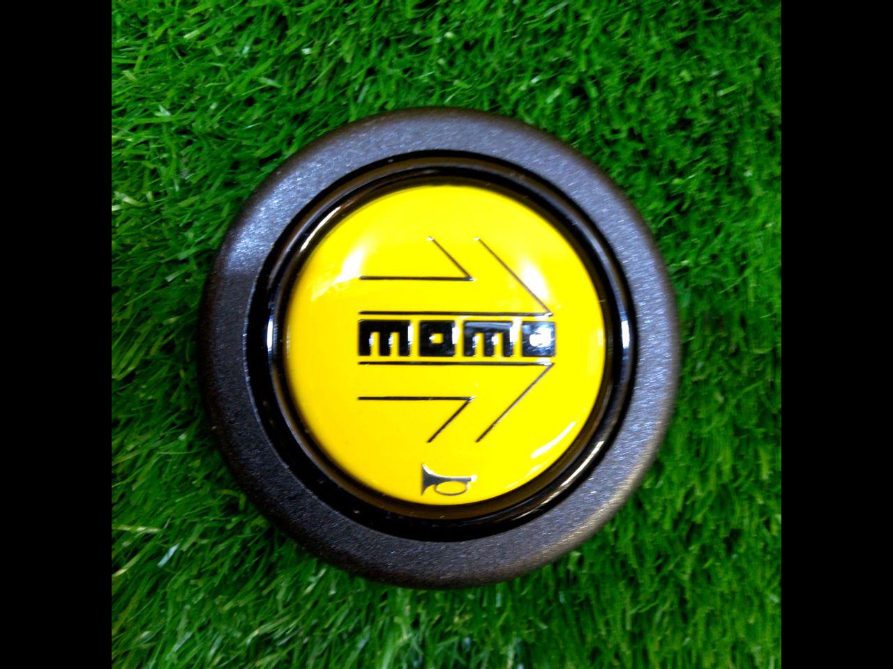 MOMO YELLOW ※ホーンボタンのみ | 中古品 | アップガレージ 千葉中央店 | カー用品 インテリア ステアリング関連を通販で購入 ...