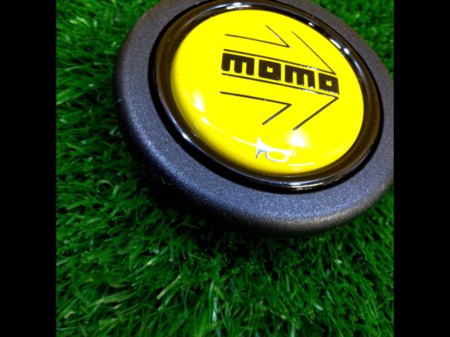 MOMO YELLOW ※ホーンボタンのみ | 中古品 | アップガレージ 千葉中央店 | カー用品 インテリア ステアリング関連を通販で購入 ...