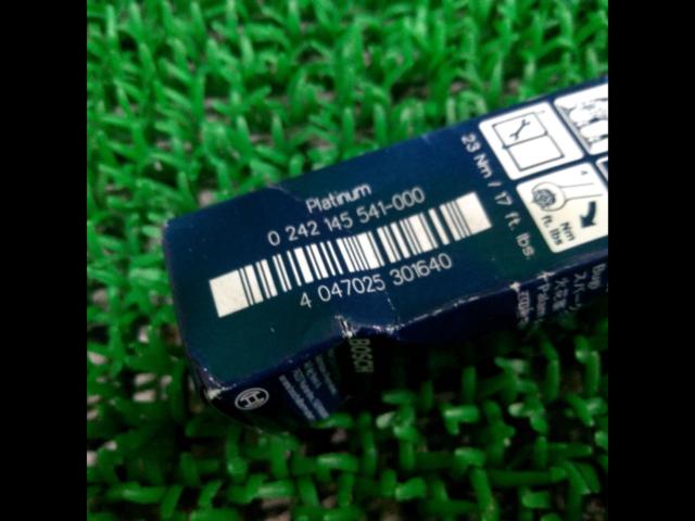 BOSCH スパークプラグ ZR5TPP330 8165 | 新古品 | アップガレージ 相模原中央店 | カー用品 ケミカル用品 その他 ...
