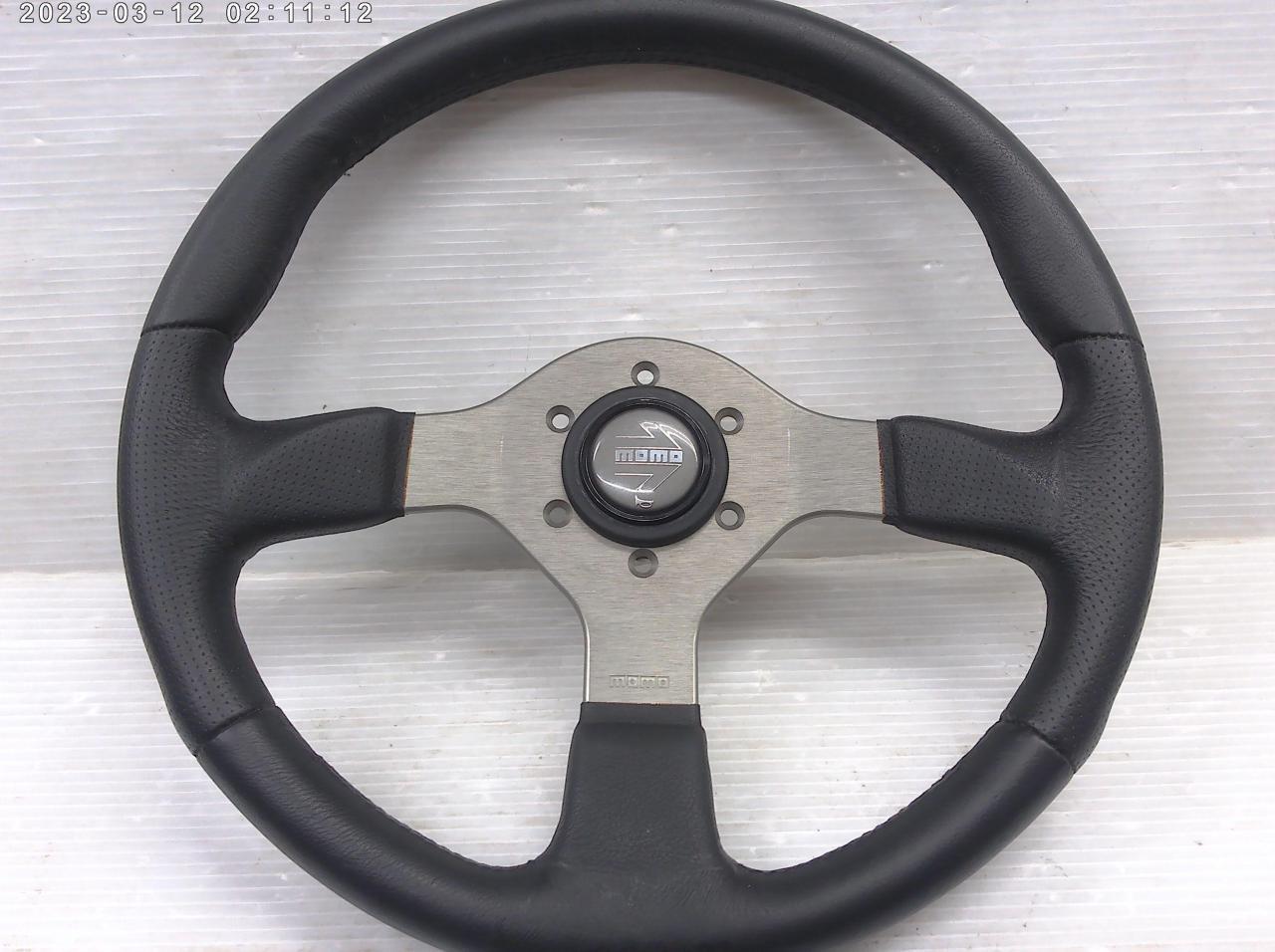 MOMO FIGHTER LEATHER 350mm Y10253 | 中古品 | アップガレージ 郡山店 | カー用品 インテリア ...