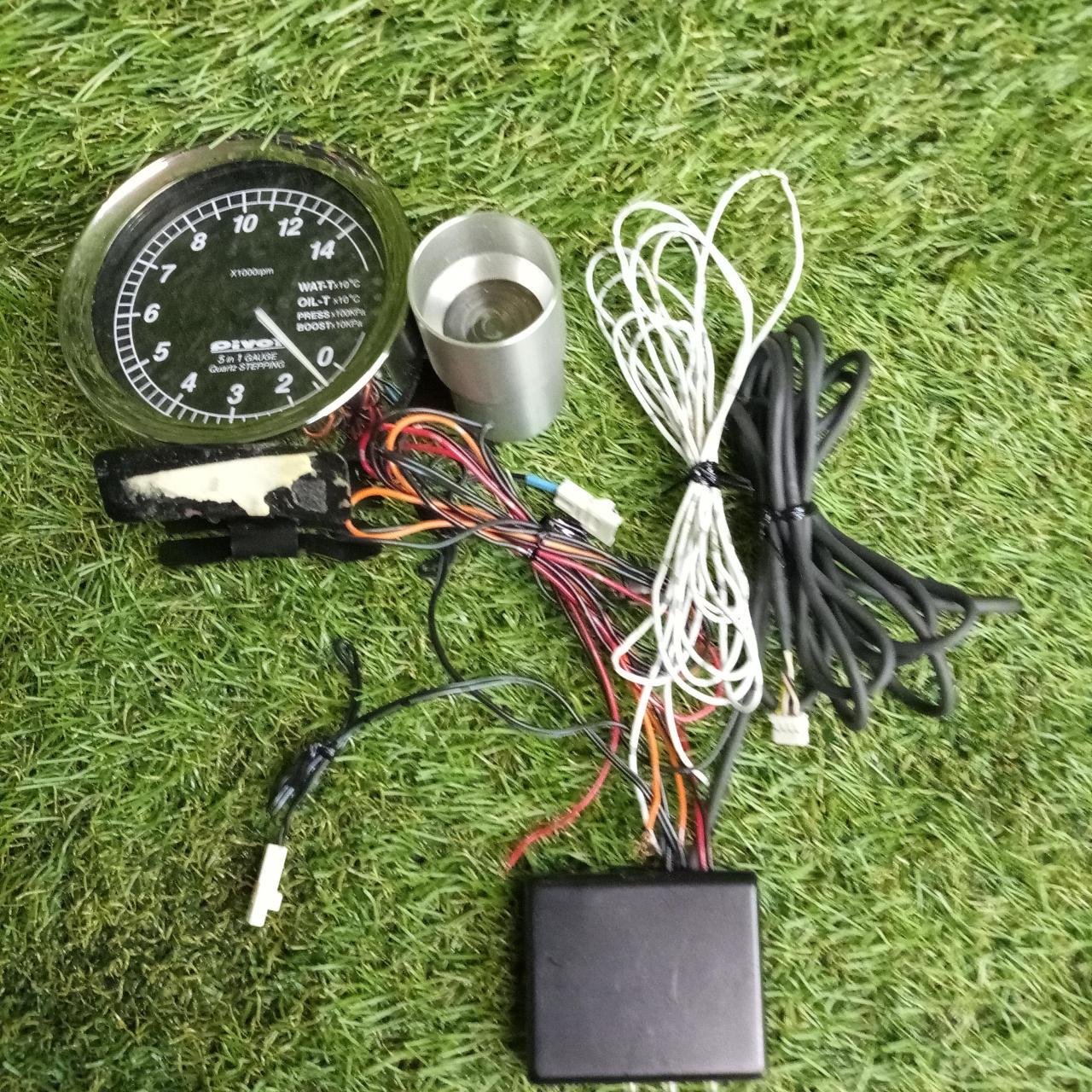 Pivot 5in1GAUGE Quartz STEPPING DRIVE | 中古品 | アップガレージ 埼玉春日部店 | カー用品 ...