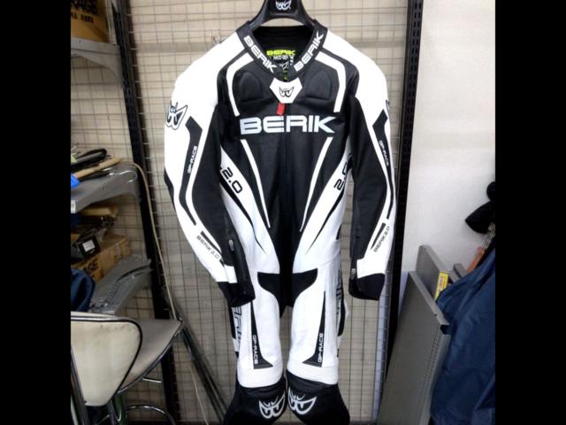 BERIK GP-RACE レーシングスーツ | 中古品 | アップガレージ ライダース大阪門真店 | バイク用品 ウエア レーシングスーツ ...