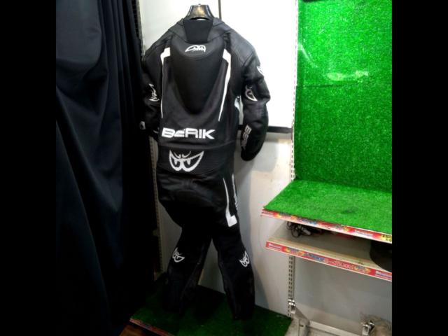 サイズ50 BERIK GP-RACE 2.0 レーシングスーツ MFJ公認 | 中古品 | アップガレージ ライダースナップス相模原橋本店 ...
