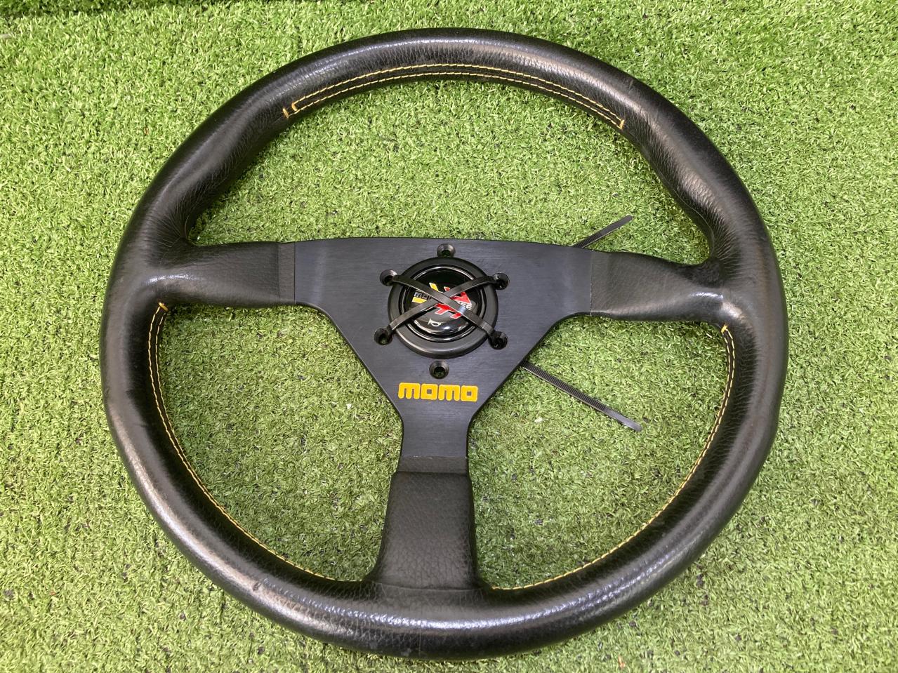 【MOMO】VELOCE RACING 340mm | 中古品 | アップガレージ 平塚店 | カー用品 インテリア ステアリングを通販で購入 ...