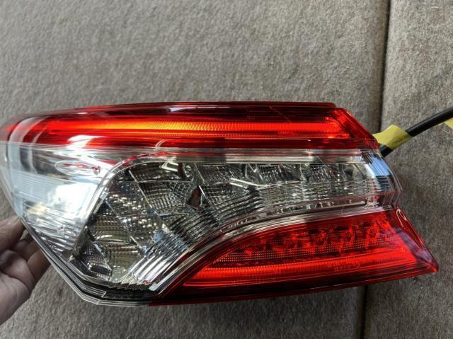 コイト 左テールランプ（カムリ） 純正パーツ テールレンズ 81560-33690 | 中古品 | 株式会社ビッグウェーブ | カー用品 ...