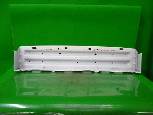 Rバンパーホースメント（キャラバン） 純正パーツ その他ボディパーツ 85040-5YJ0B | カー用品 ボディパーツ その他ボディパーツを ...