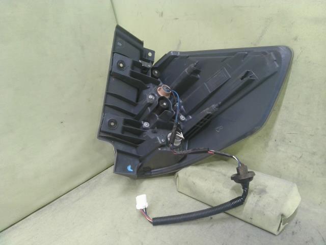 コイト 左テールランプ（エクストレイル） 純正パーツ テールレンズ 26555-4CA0A | カー用品 ボディパーツ テールレンズを通販で ...