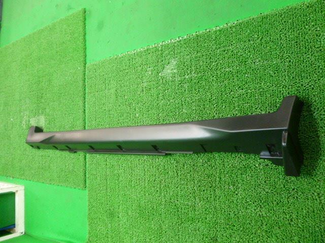 左サイドステップ（エクストレイル） 純正パーツ サイドエアロ 76851-4CE0A | カー用品 ボディパーツ サイドエアロを通販で購入する ...